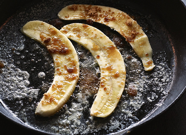 Bananes caramélisées à la poêle - Aline Bianca Cuisine